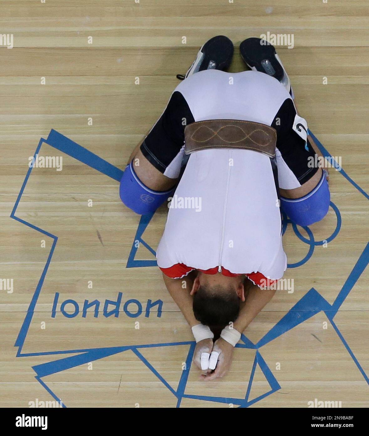 Egypt's Ibrahim Ramadan Ibrahim reacts following a lift during the men ...