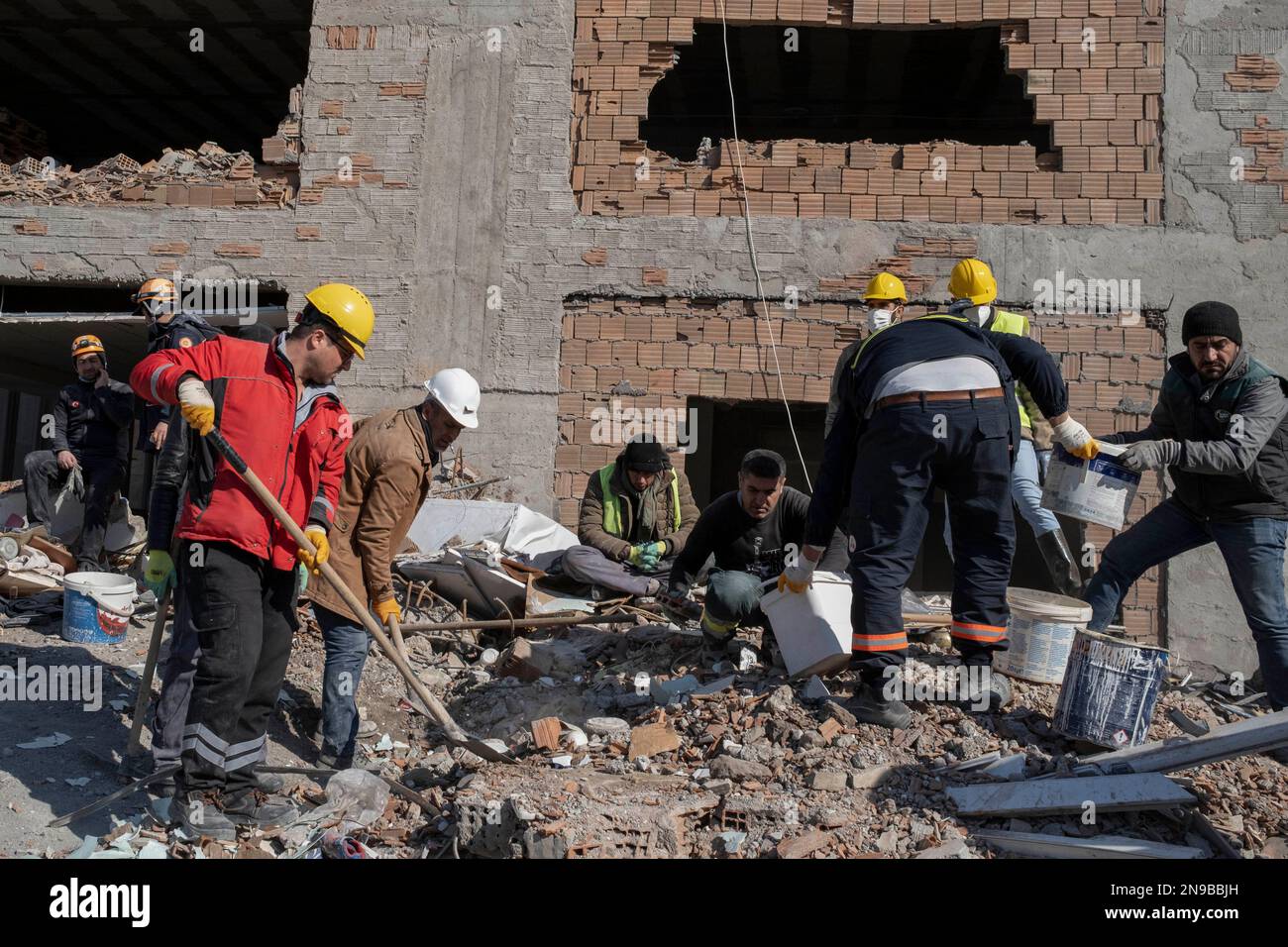 Volunteer teams from Turkey and many parts of the world carry out ...