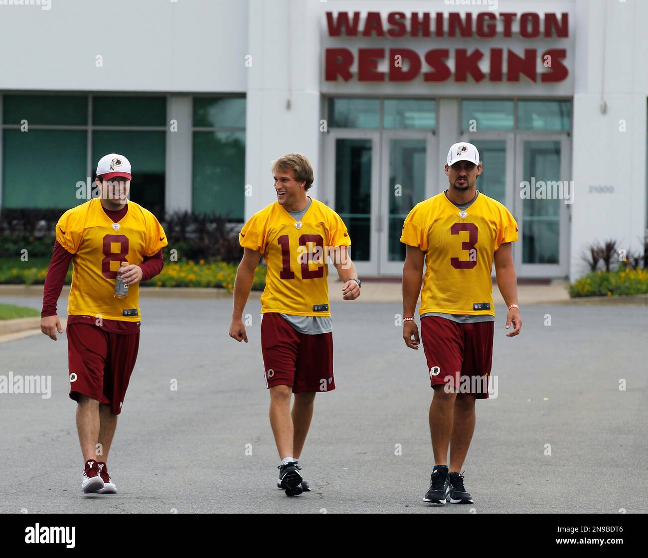Washington Redskins quarterbacks Rex Grossman (8), Kirk Cousins (12 ...