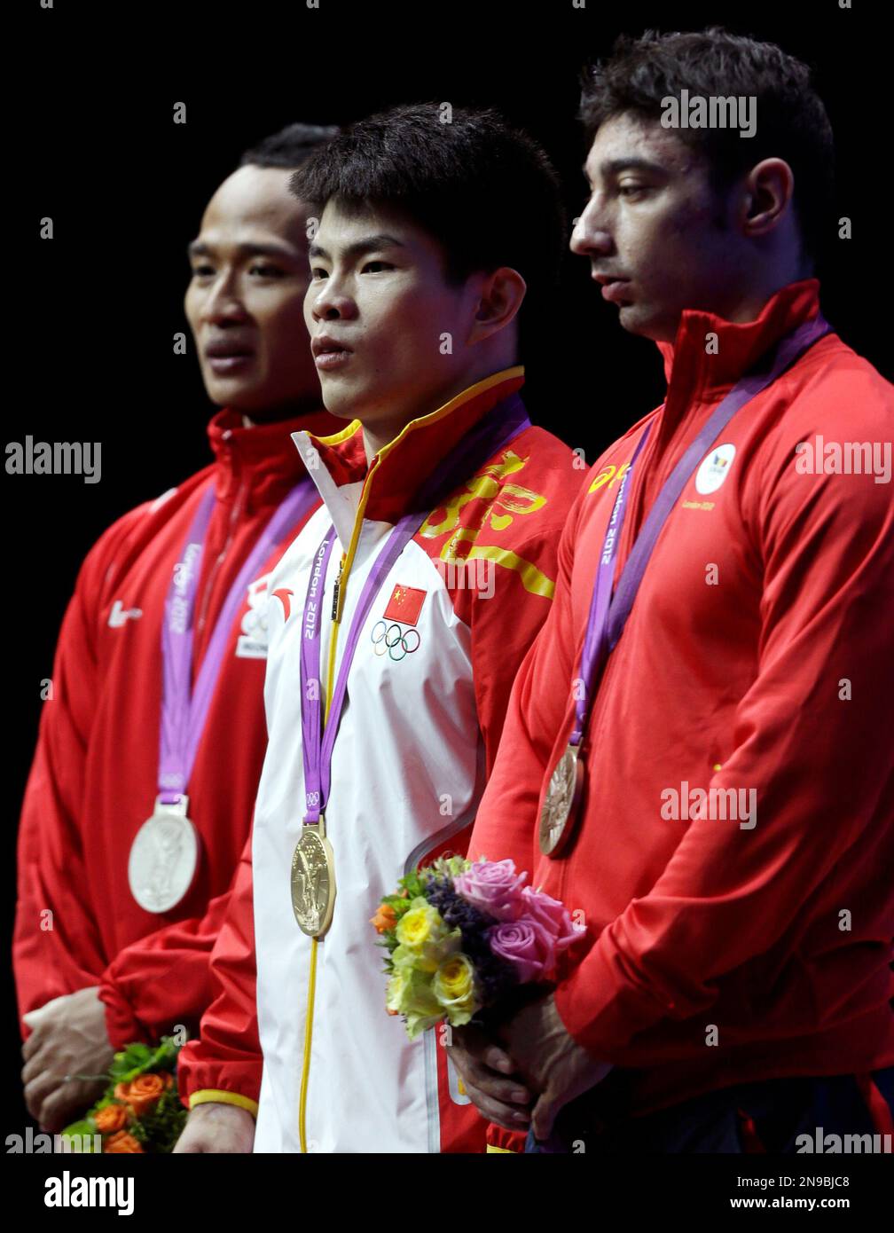 Gold medal winner Lin Qingfeng of China, center, stands with silver ...