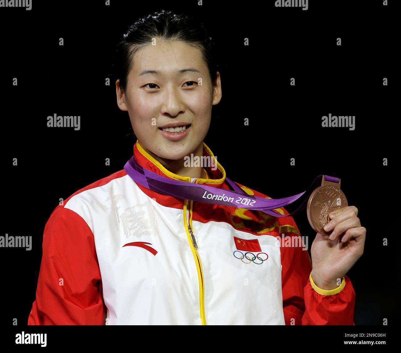 Bronze medalist China's Yujie Sun poses after the women's individual ...