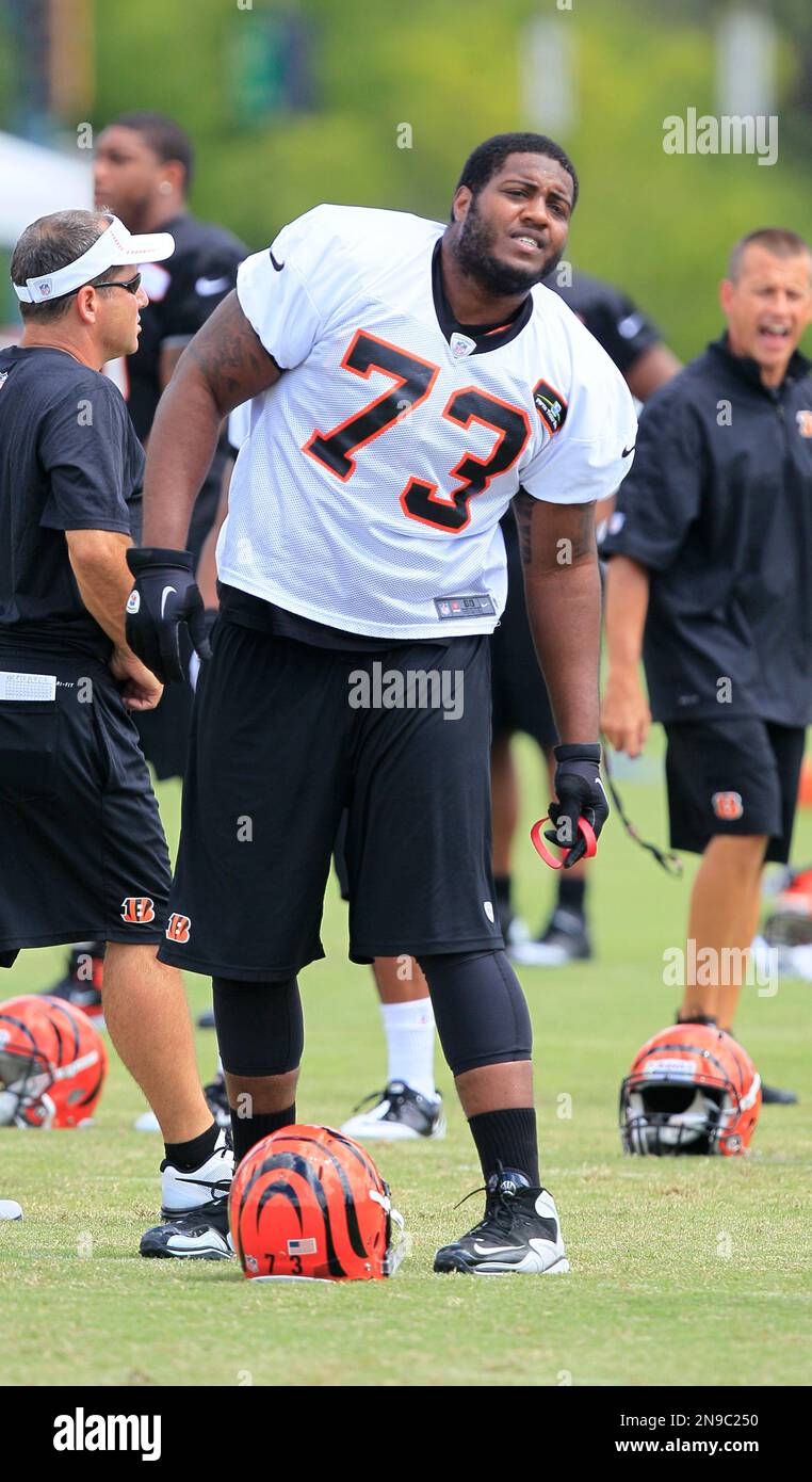 Cincinnati Bengals offensive tackle Anthony Collins (73) warms up ...