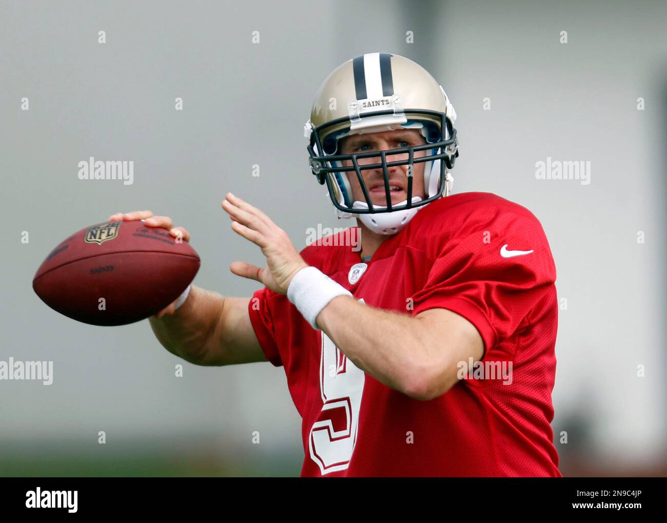 New Orleans Saints quarterback Drew Brees (9) runs through drills ...