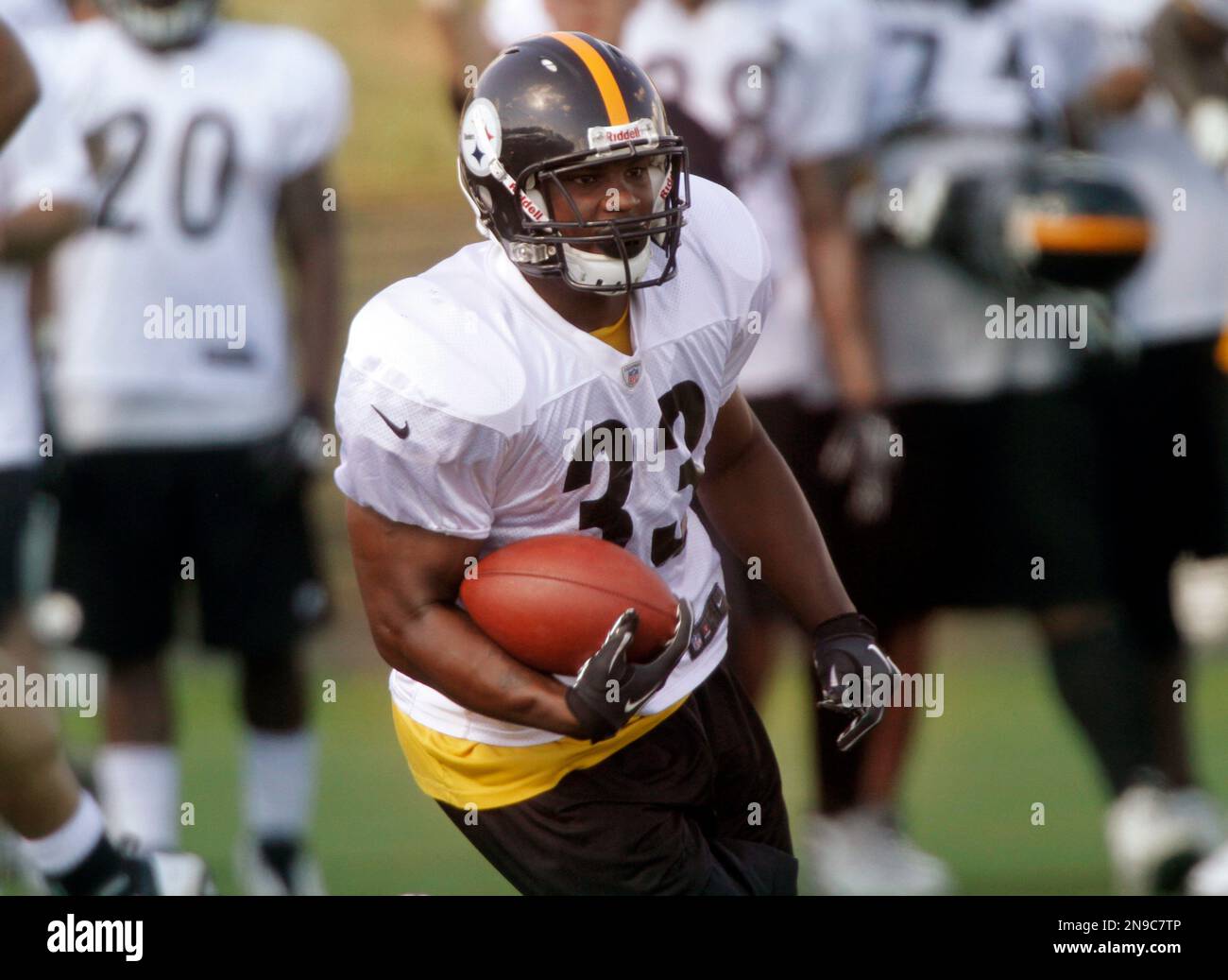 Pittsburgh Steelers running back Isaac Redman runs the ball during ...