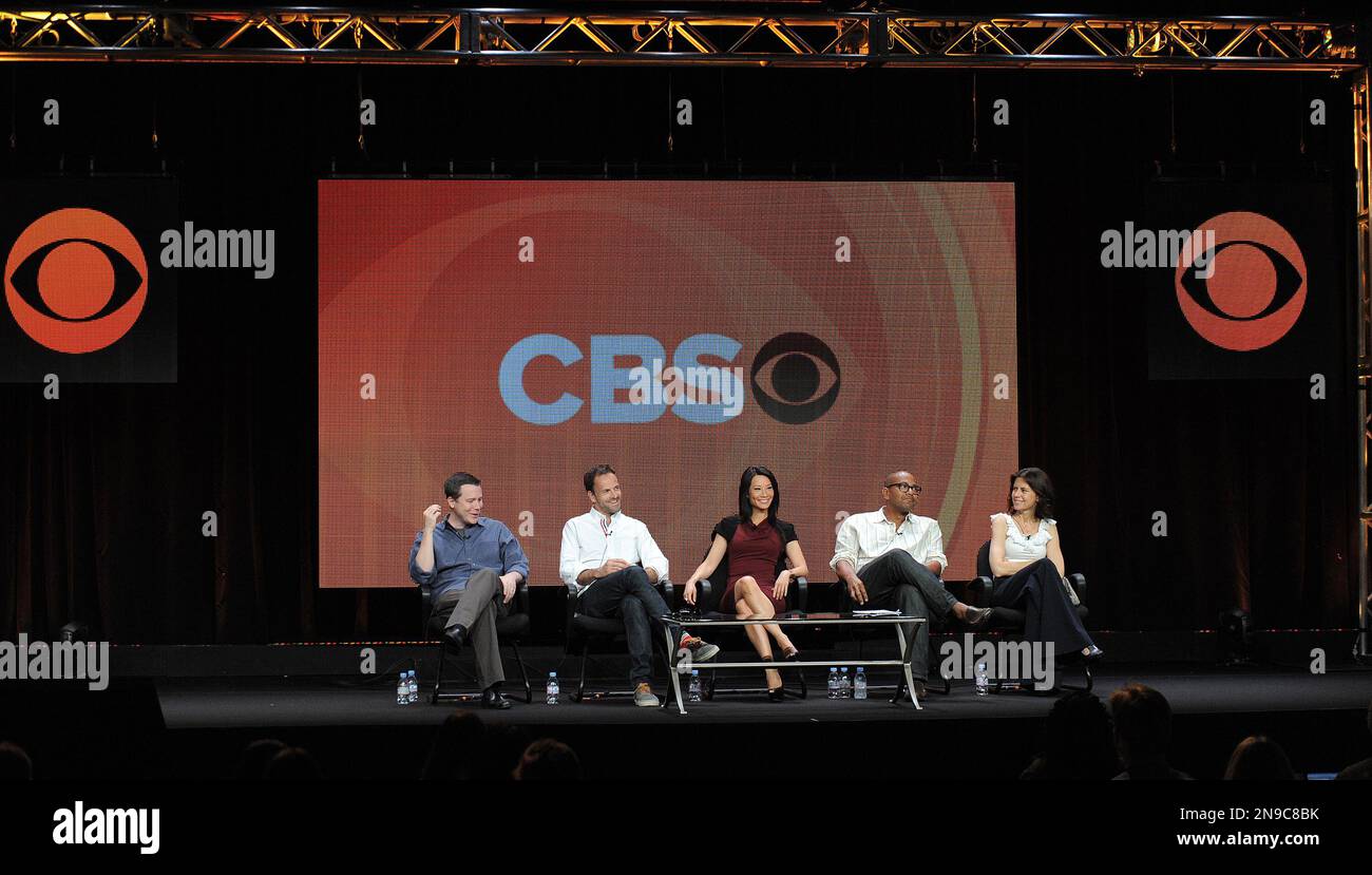 From left, executive producer Robert Doherty, Jonny Lee Miller, Lucy ...