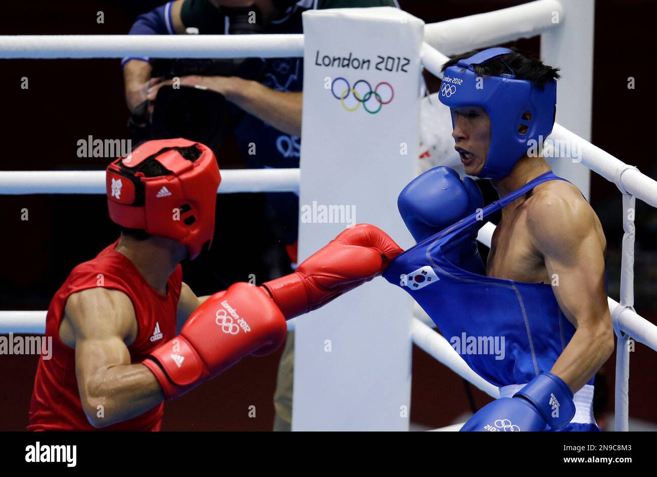 Egypt's Mohamed Eliwa, left, and South Korea's Han Soon-chul fight ...