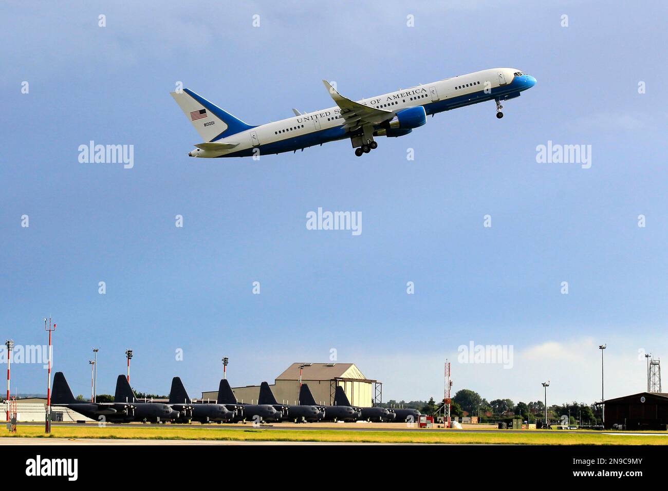 The Air Force jet carrying USA's first lady Michelle Obama takes off ...