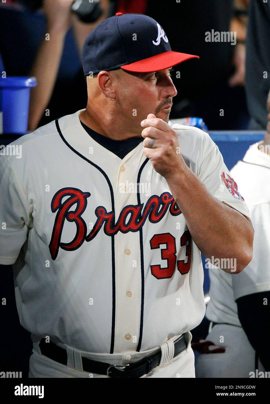 Atlanta Braves manager Fredi Gonzalez looks to the field during the ...