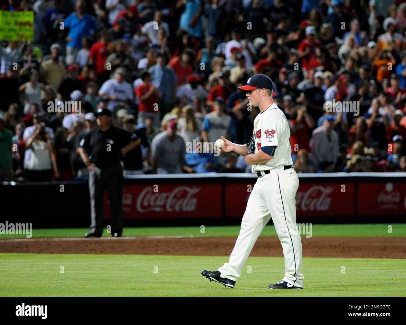 Atlanta Braves relief pitcher Craig Kimbrel pauses during the ninth ...