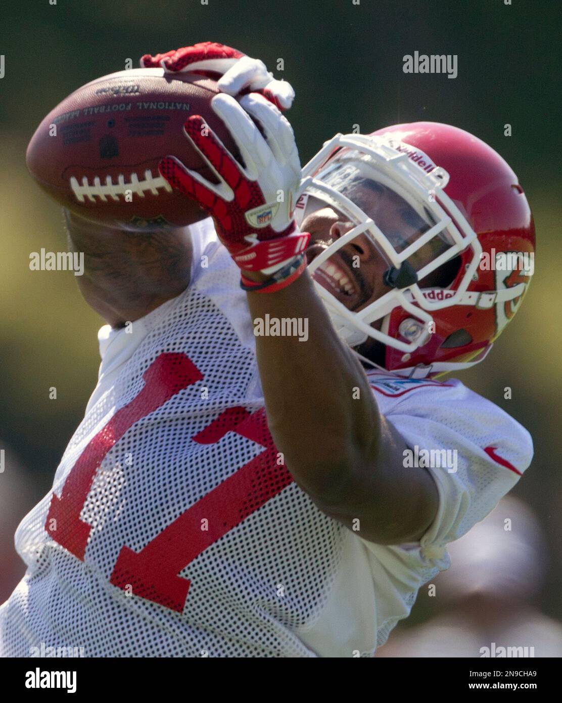 Kansas City Chiefs wide receiver Brandon Kinnie catches a pass during ...