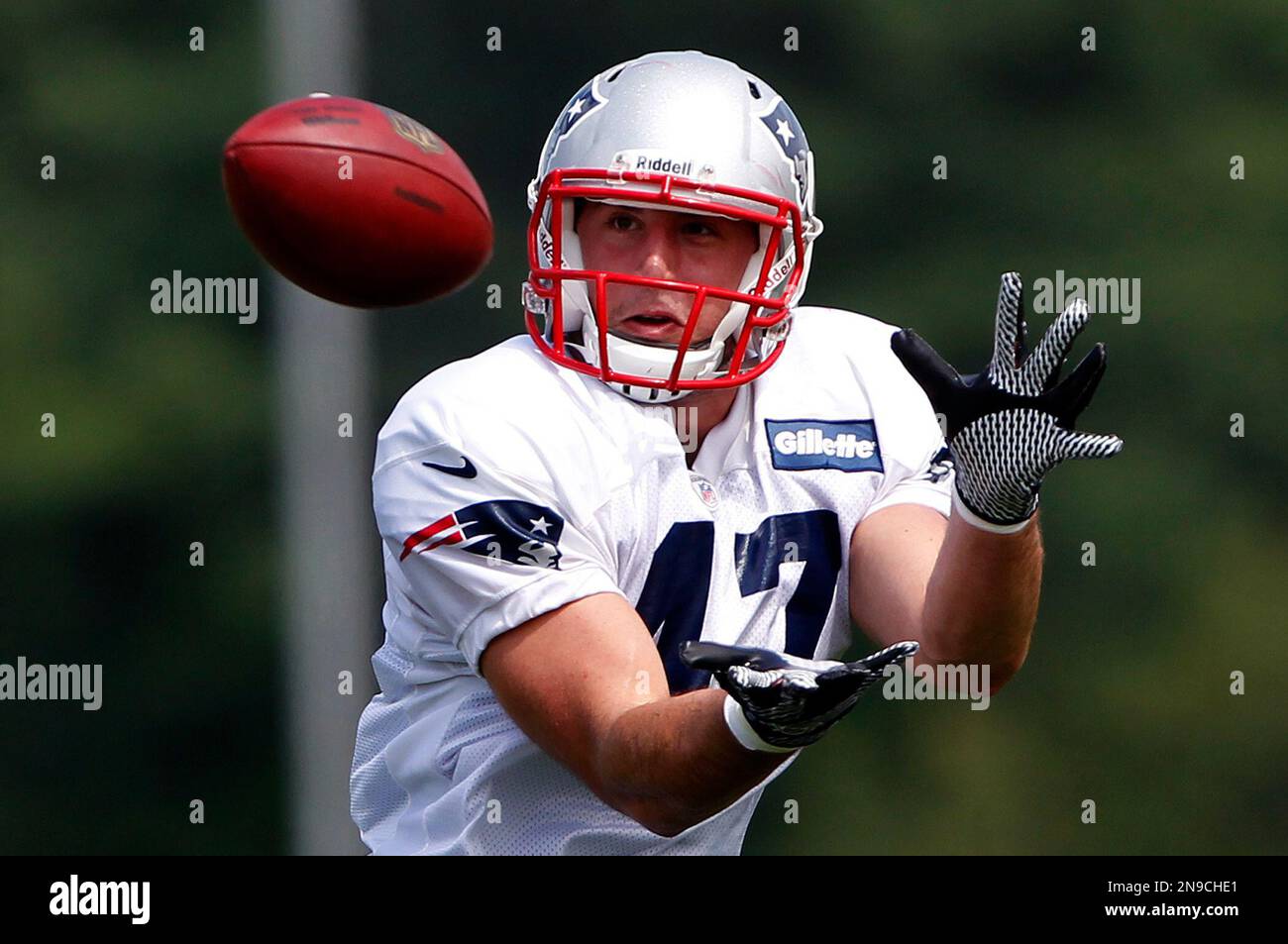 New England Patriots' Tyler Urban catches a pass during NFL football ...