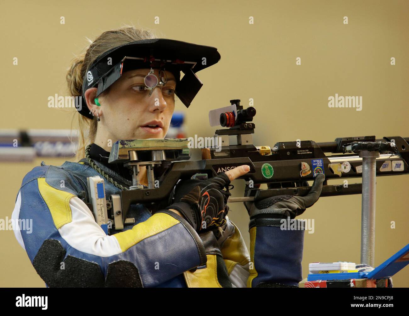 United States of America's Jamie Lynn Gray shoots during the women's 10 ...
