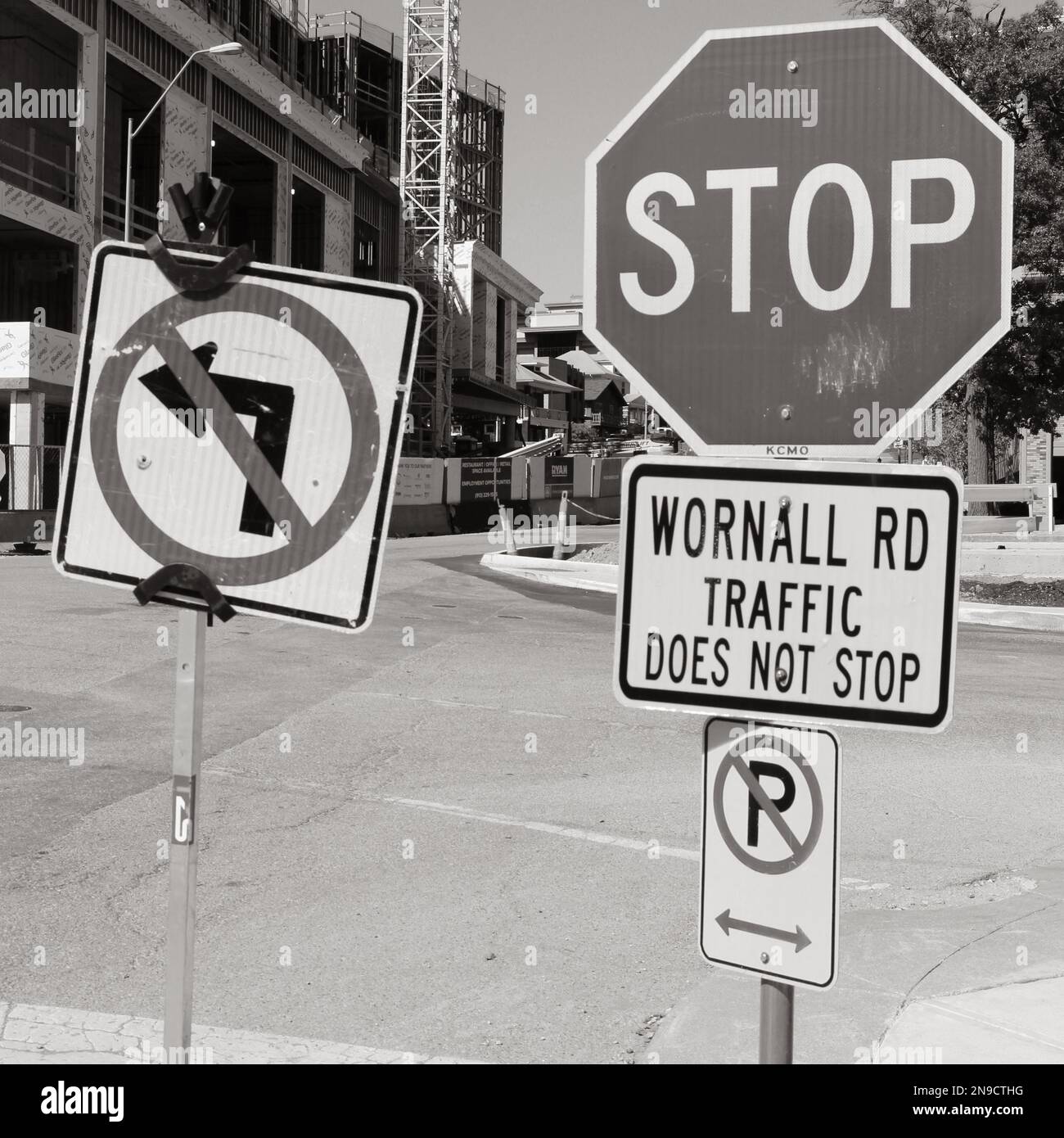 Black and white road signs hi-res stock photography and images - Alamy