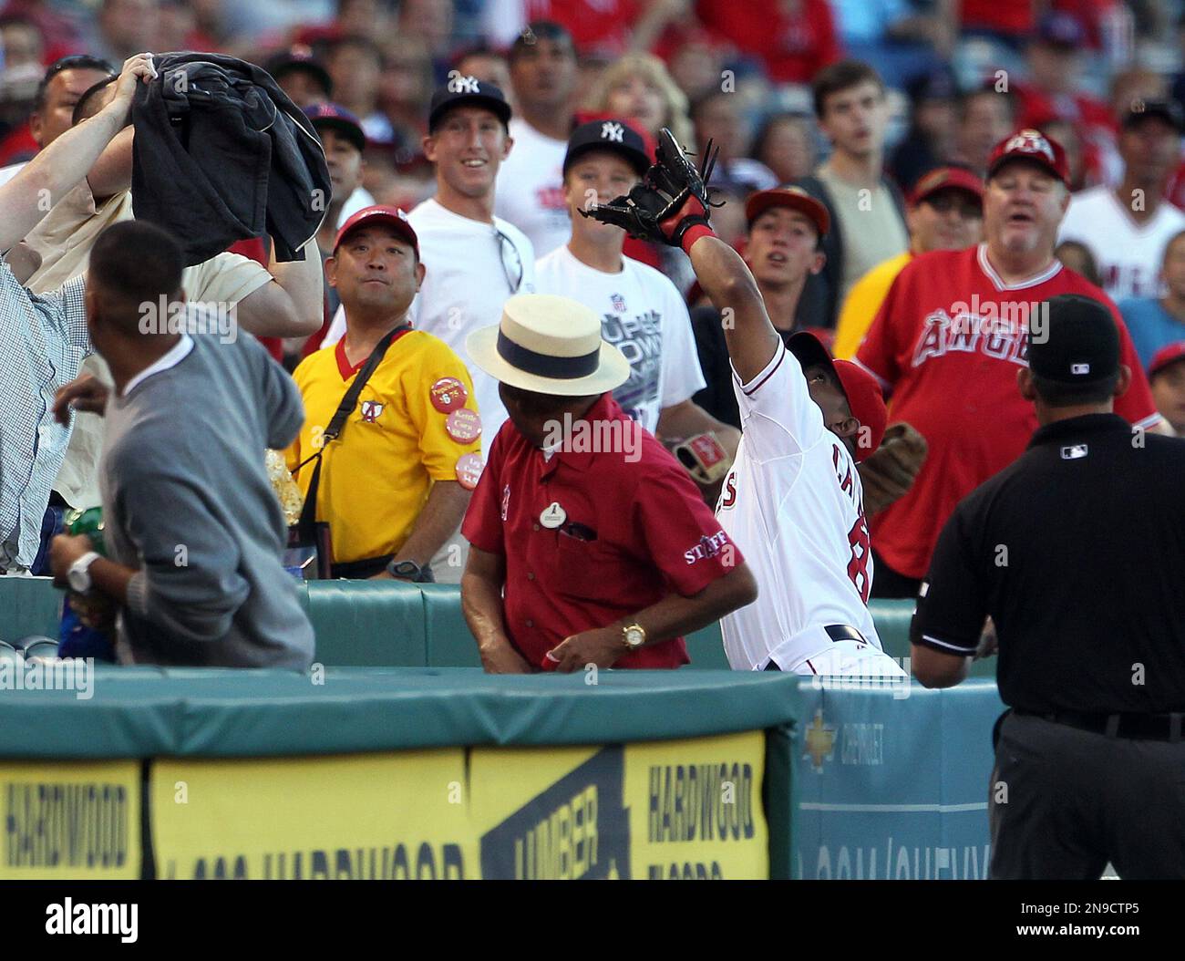 Los Angeles Angels third baseman Alberto Callaspo reaches into the ...
