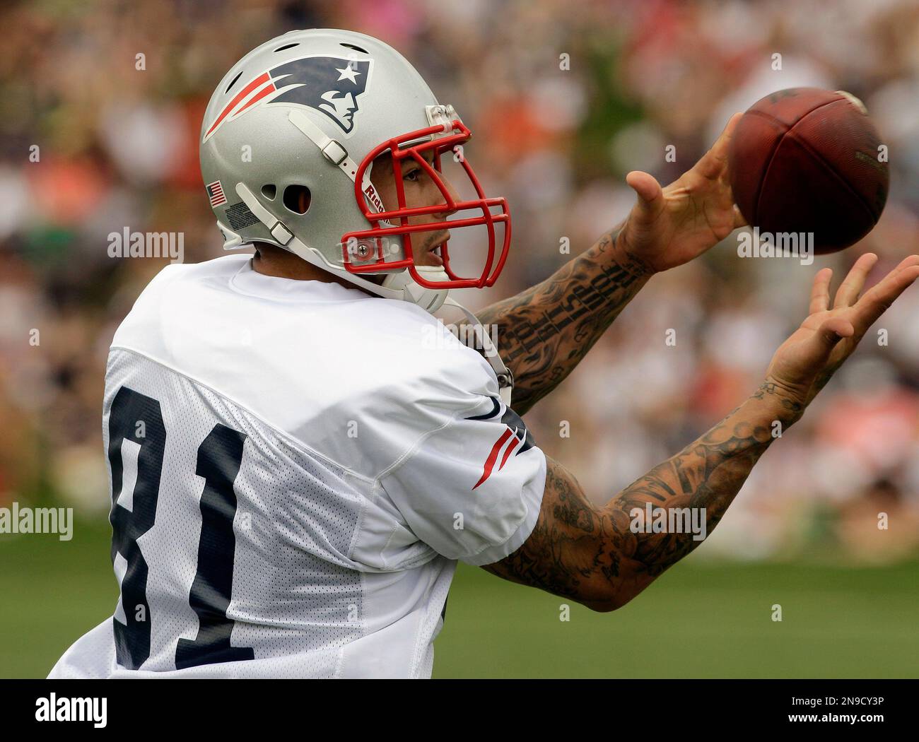 New England Patriots tight end Aaron Hernandez pulls in a pass during ...
