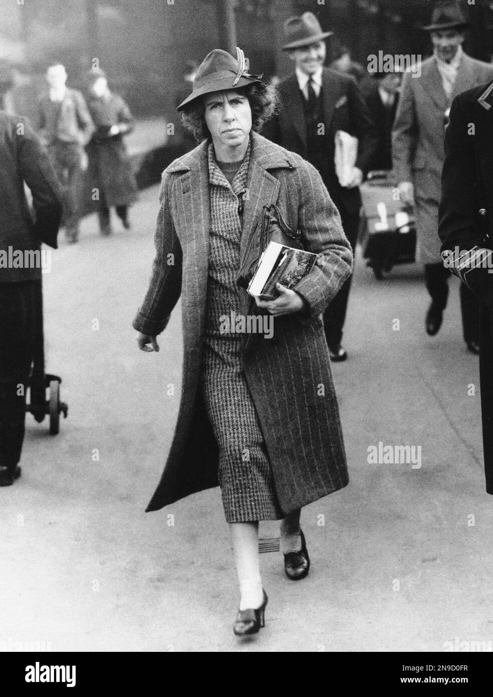 Unnoticed by the crowds at Waterloo Station in London, Marion duPont ...