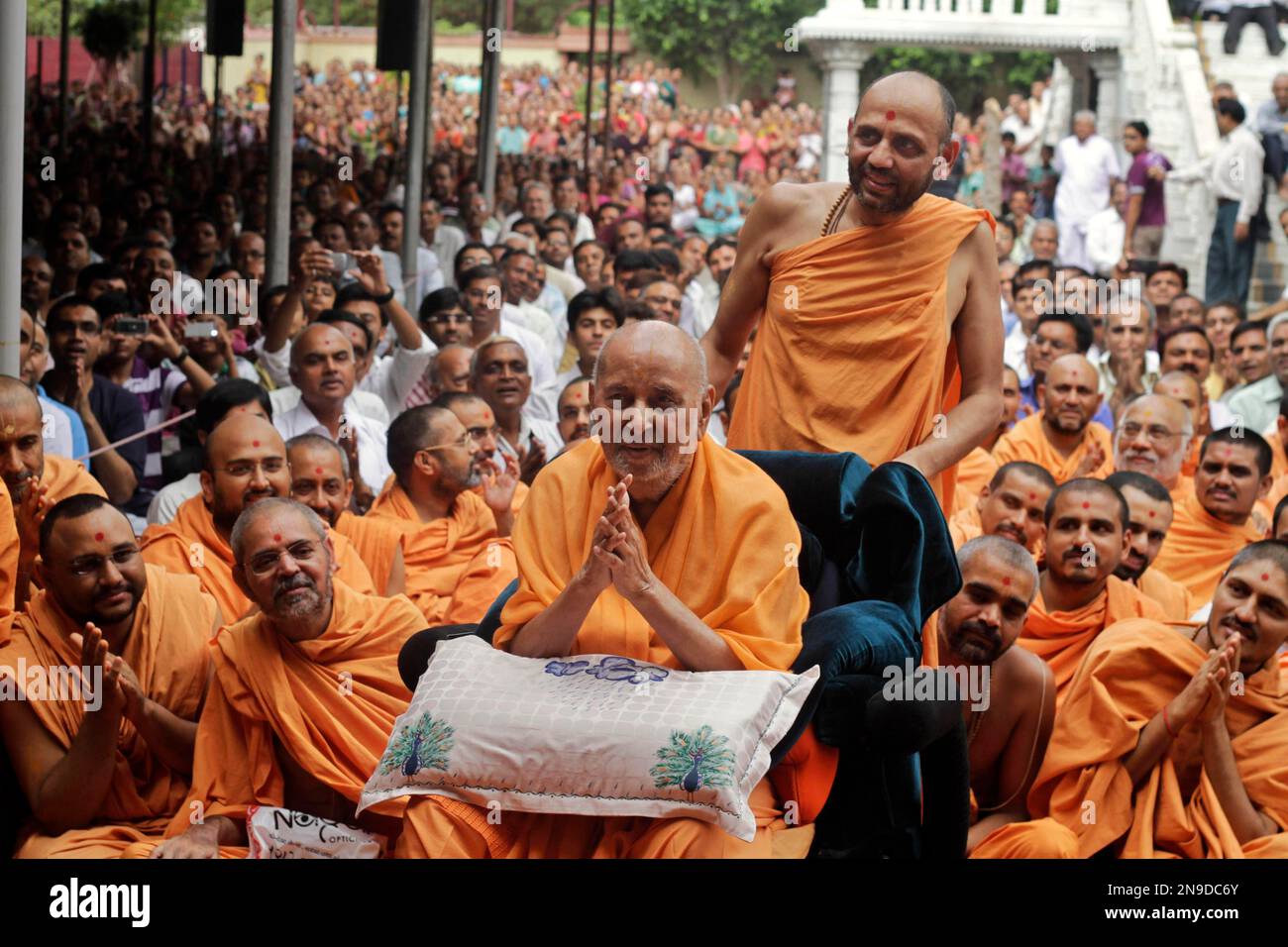 The spiritual head of Bochasanwasi Shri Akshar Purushottam Swaminarayan ...
