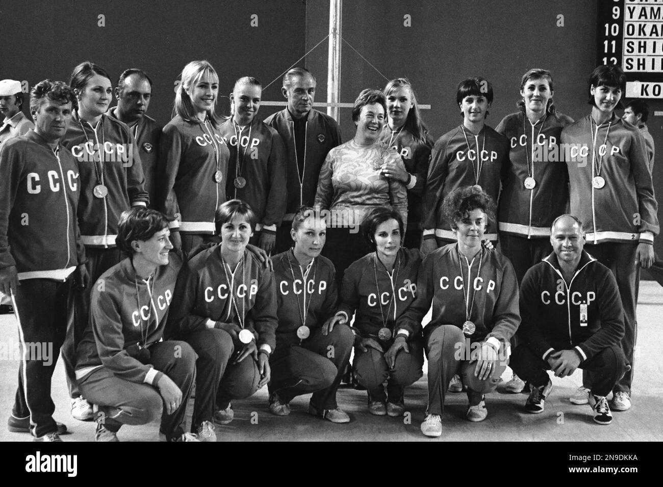 Members and coaches of the winning Russian women's volleyball team pose ...