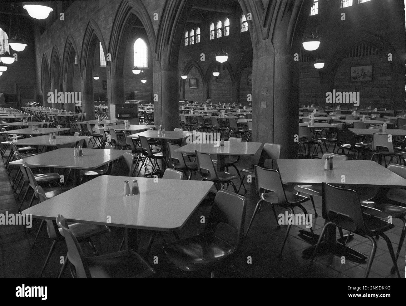 Mess hall at Lewisburg Penitentiary in Lewisburg, Penn., Nov. 16, 1964 ...