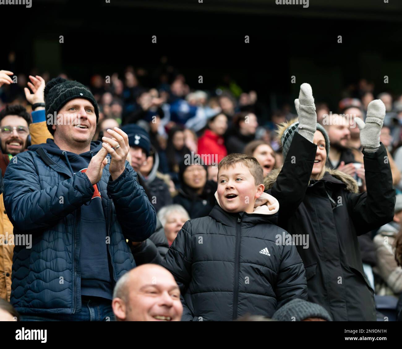 Manchester united football fans celebrating hi-res stock photography ...