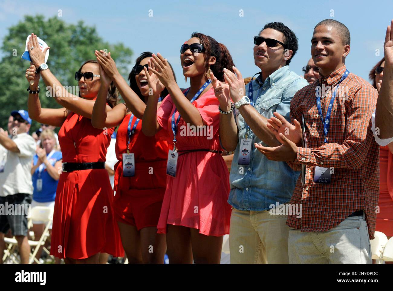 Family and friends for former Cincinnati Reds star Barry Larkin applaud ...