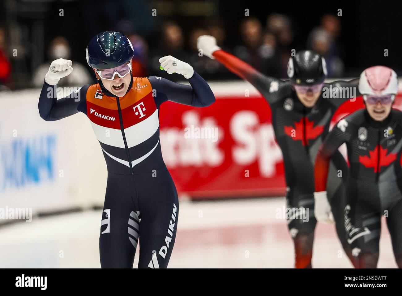 DORDRECHT - Xandra Velzeboer (NED) cheers after winning the final 500 ...