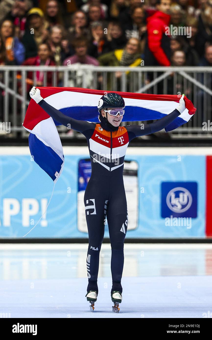 DORDRECHT - Xandra Velzeboer (NED) cheers after winning the final 500 ...