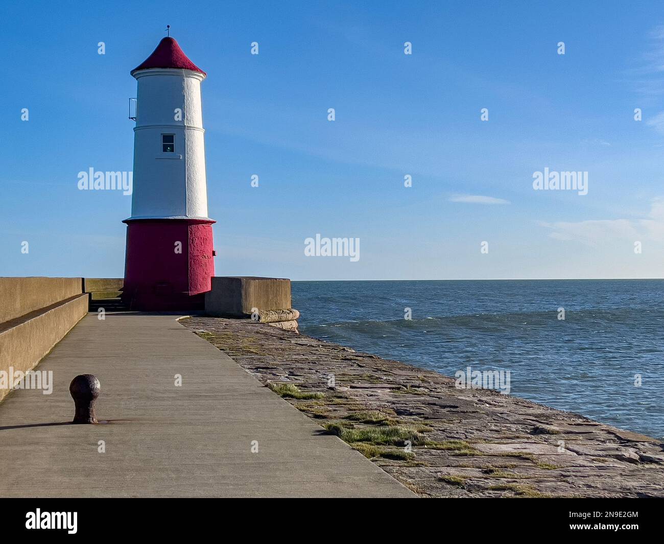 Breakwater lighthouse at the border town of Berwick-upon-Tweed ...