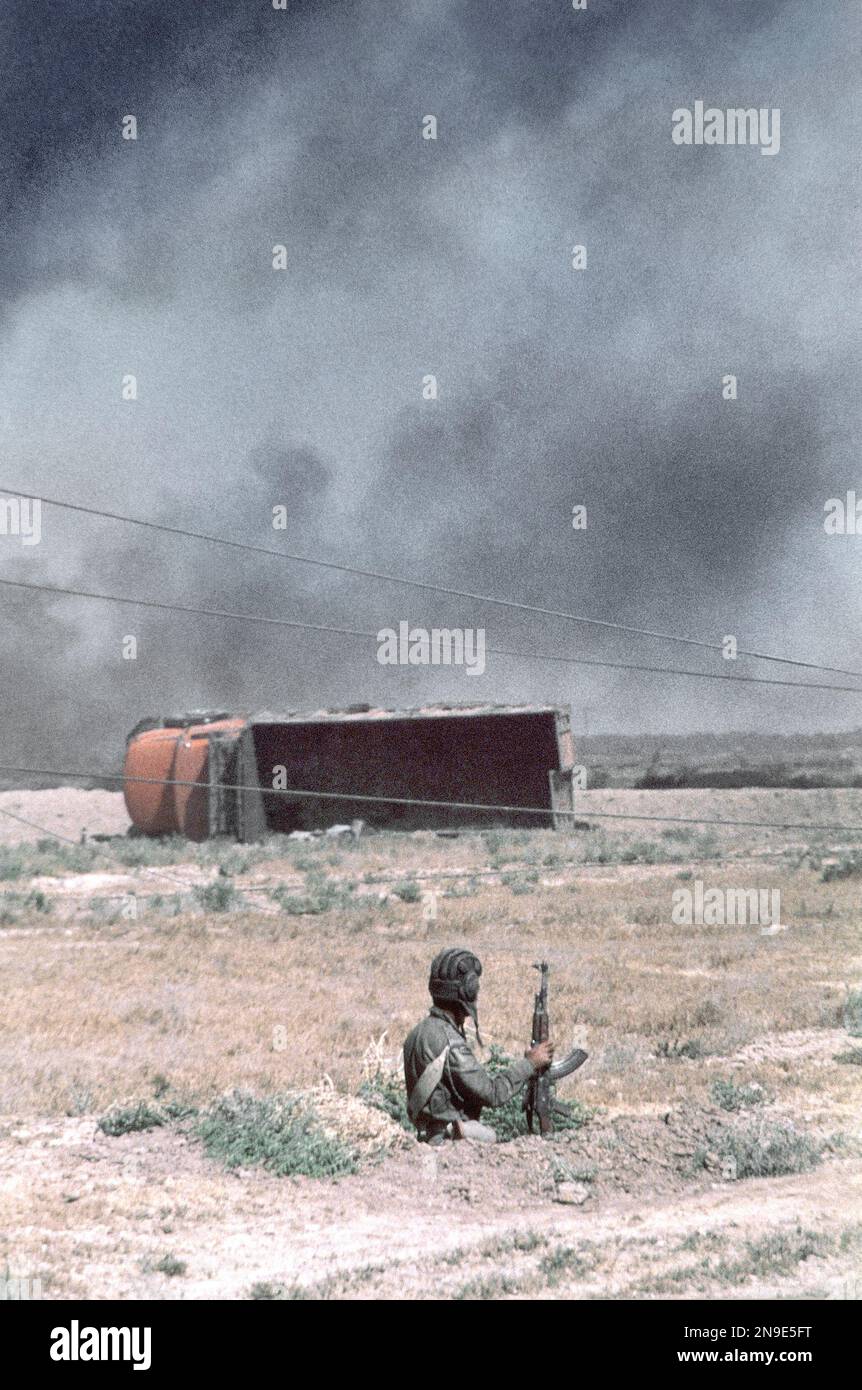 Advancing Iraqi troops beside the road link that connects Khorramshahr ...