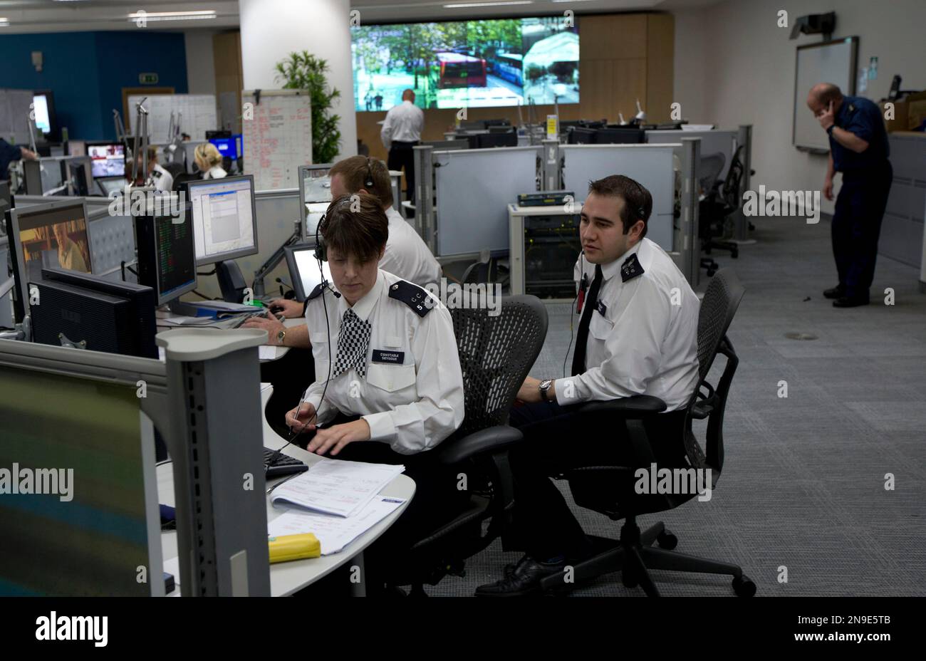 Police officers work in London's Metropolitan Police Service Special ...