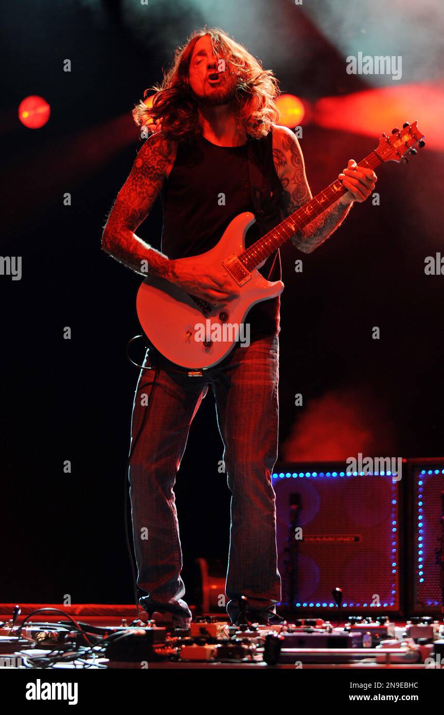 WEST PALM BEACH, FL - JULY 17: Tim Mahoney of 311 performs at the ...
