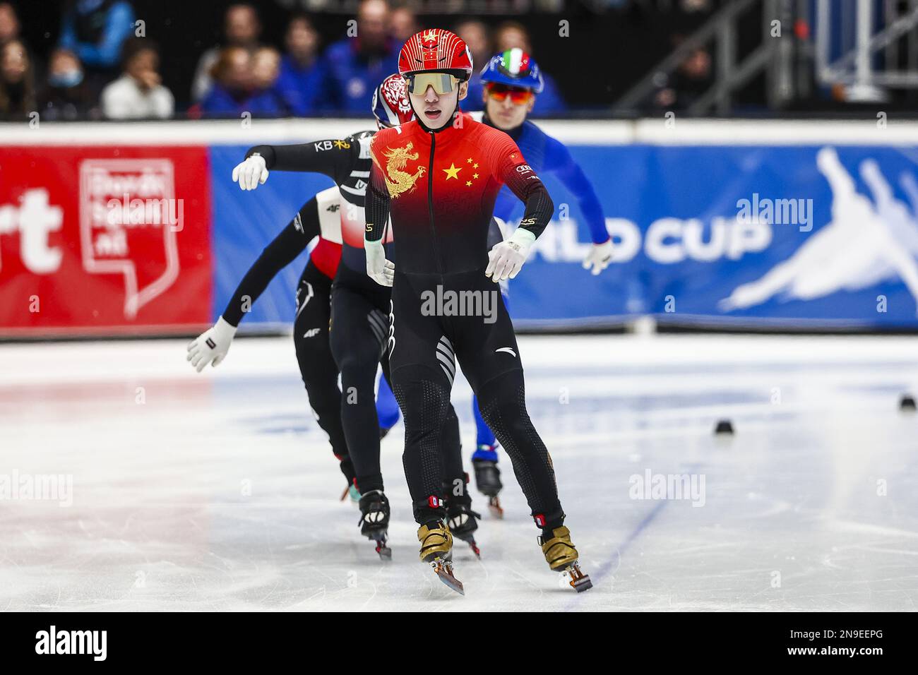 DORDRECHT - Xiaojun Lin (CHN) cheers after winning the final 500 meters ...