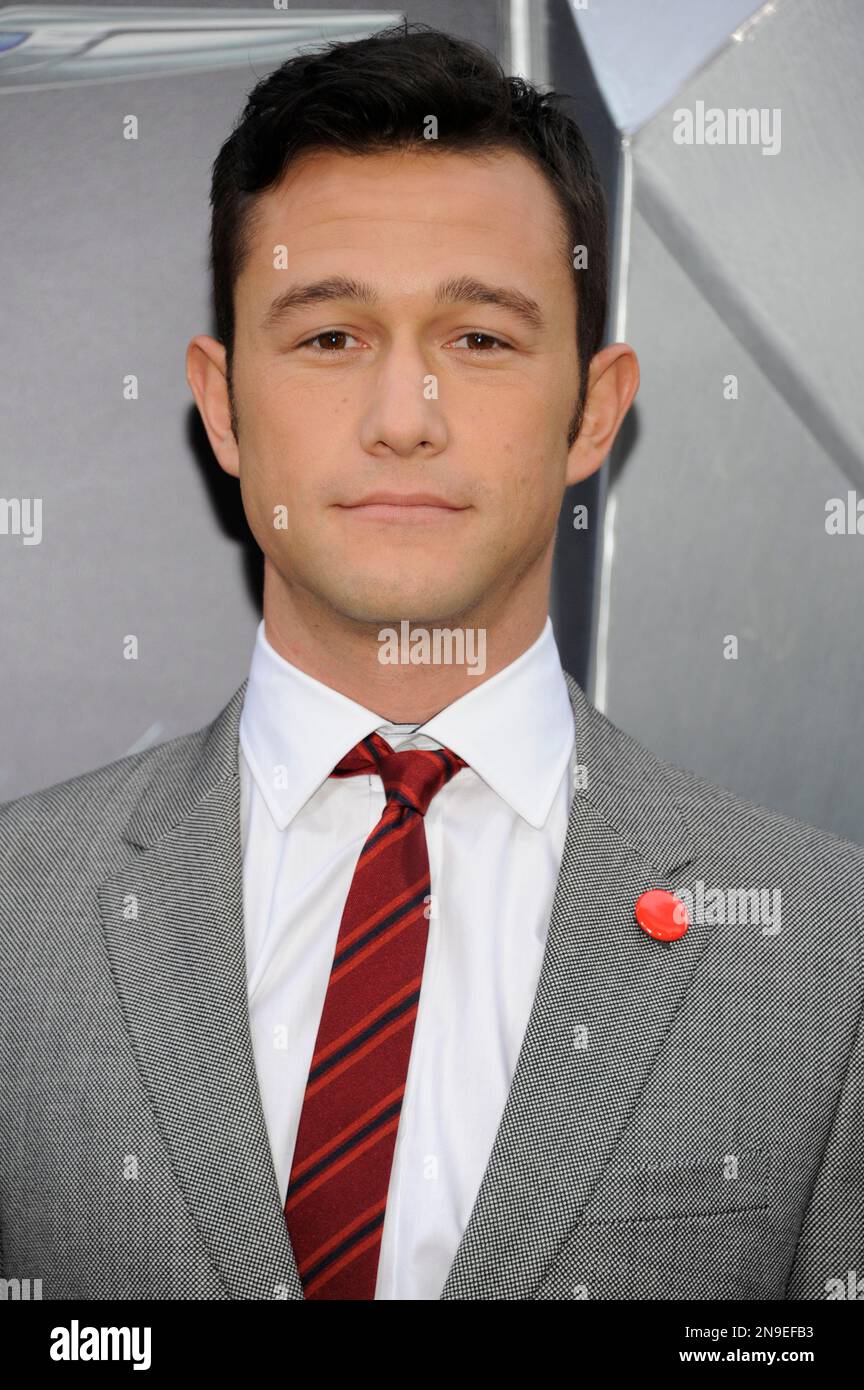 Actor Joseph Gordon-Levitt arrives to the world premiere of "The Dark ...