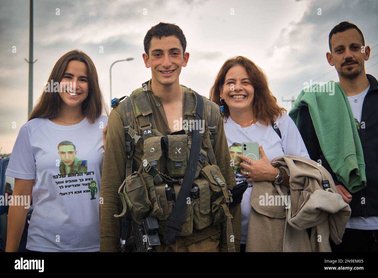 The Golani soldier and his family smiling in the city of Golani ...