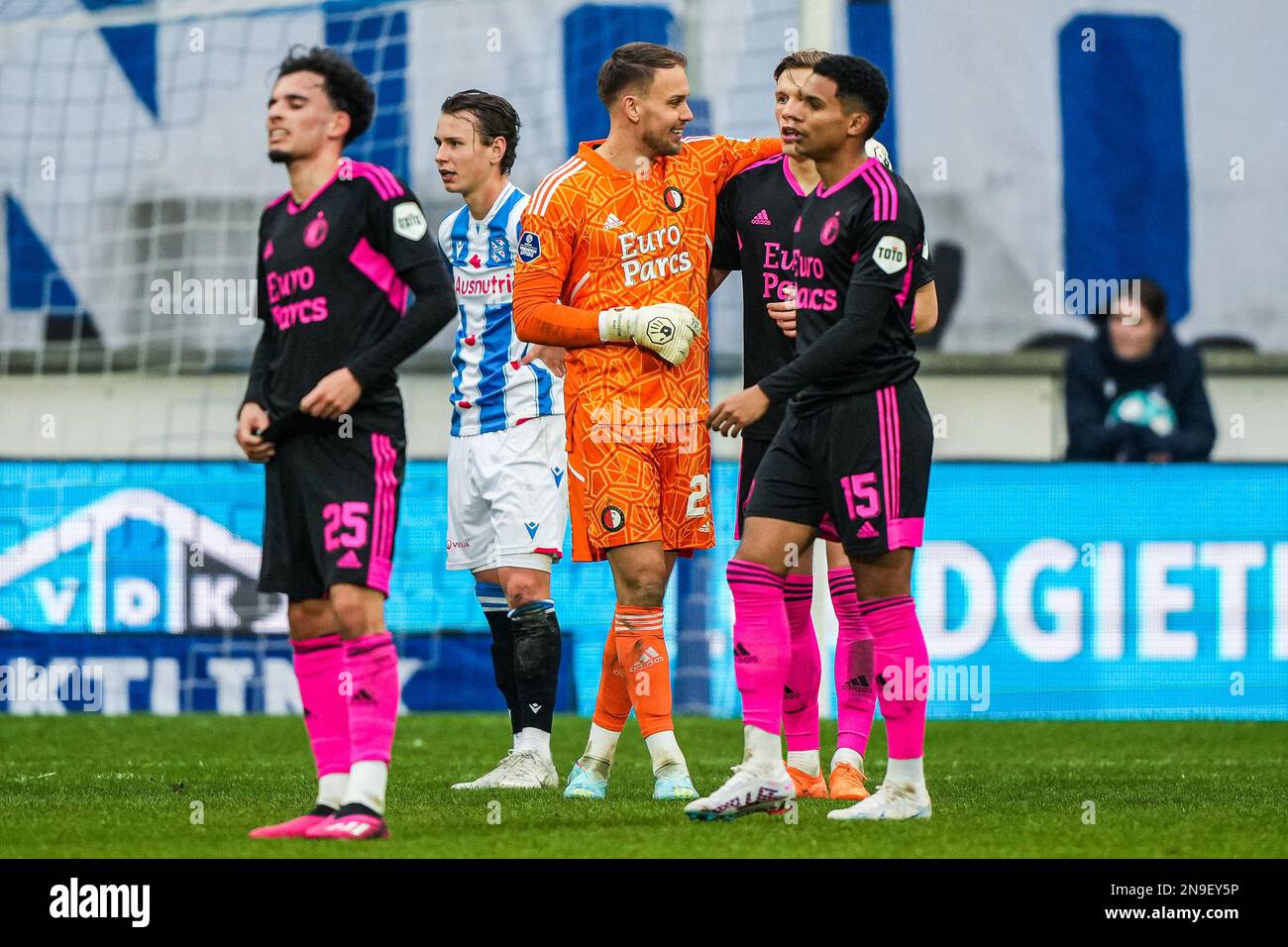 Heerenveen - Feyenoord keeper Timon Wellenreuther celebrates the win ...