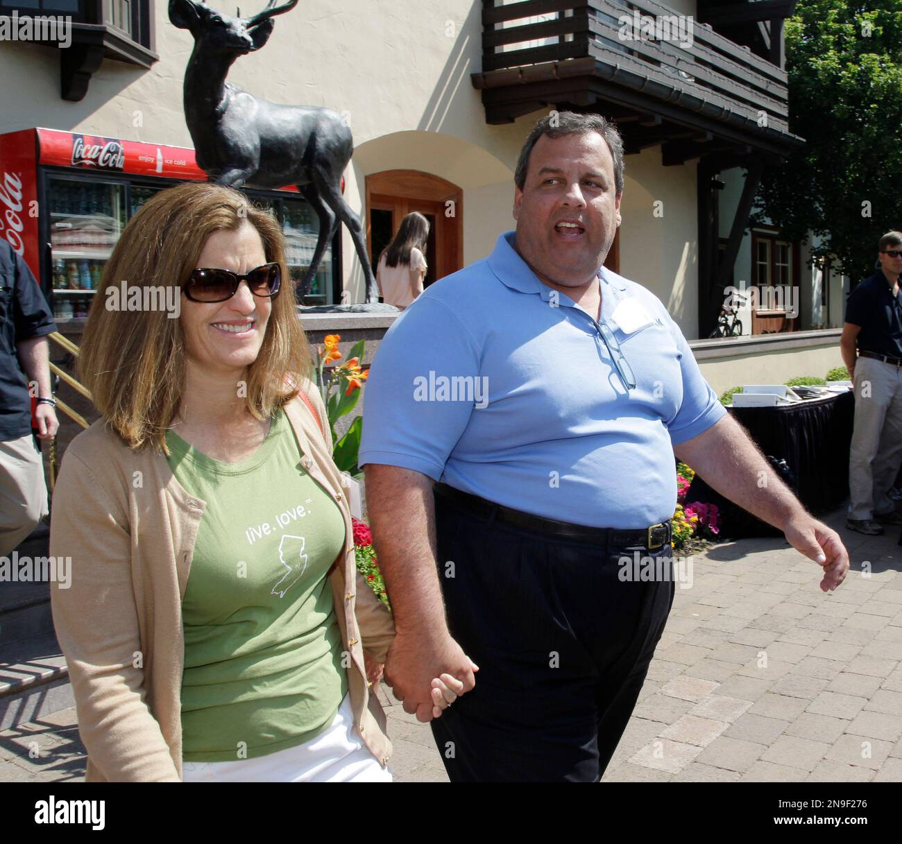 New Jersey Governor Chris Christie and his wife, Mary Pat Foster,walk ...