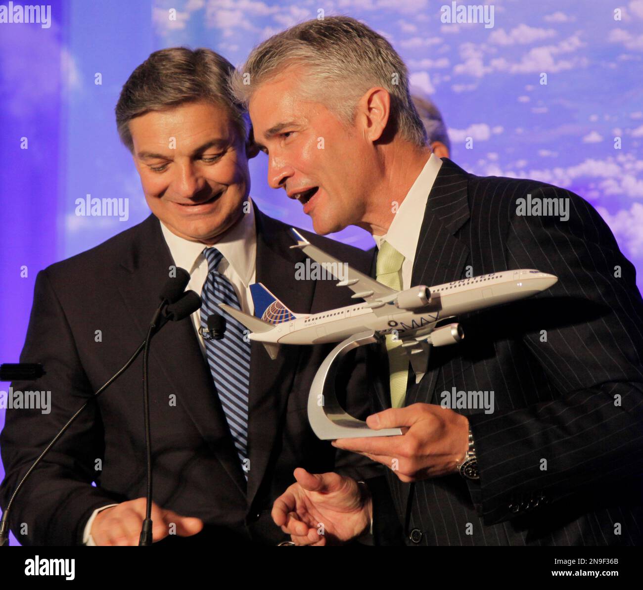 United Airlines CEO Jeff Smisek accepts a a model of Boeing's new 737 ...