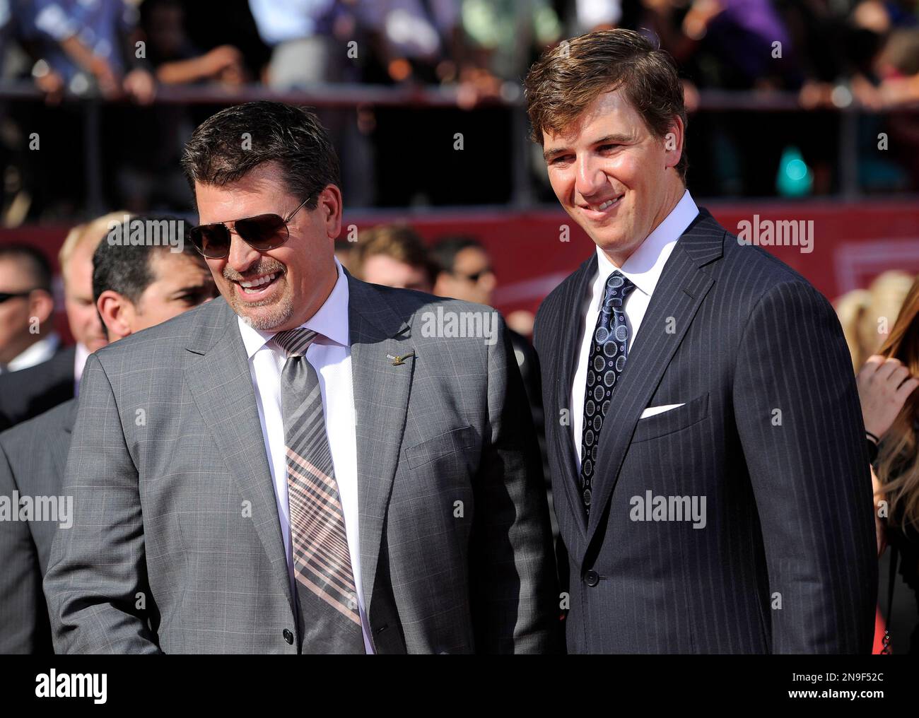 Mark Schlereth, left, and New York Giants quarterback Eli Manning ...