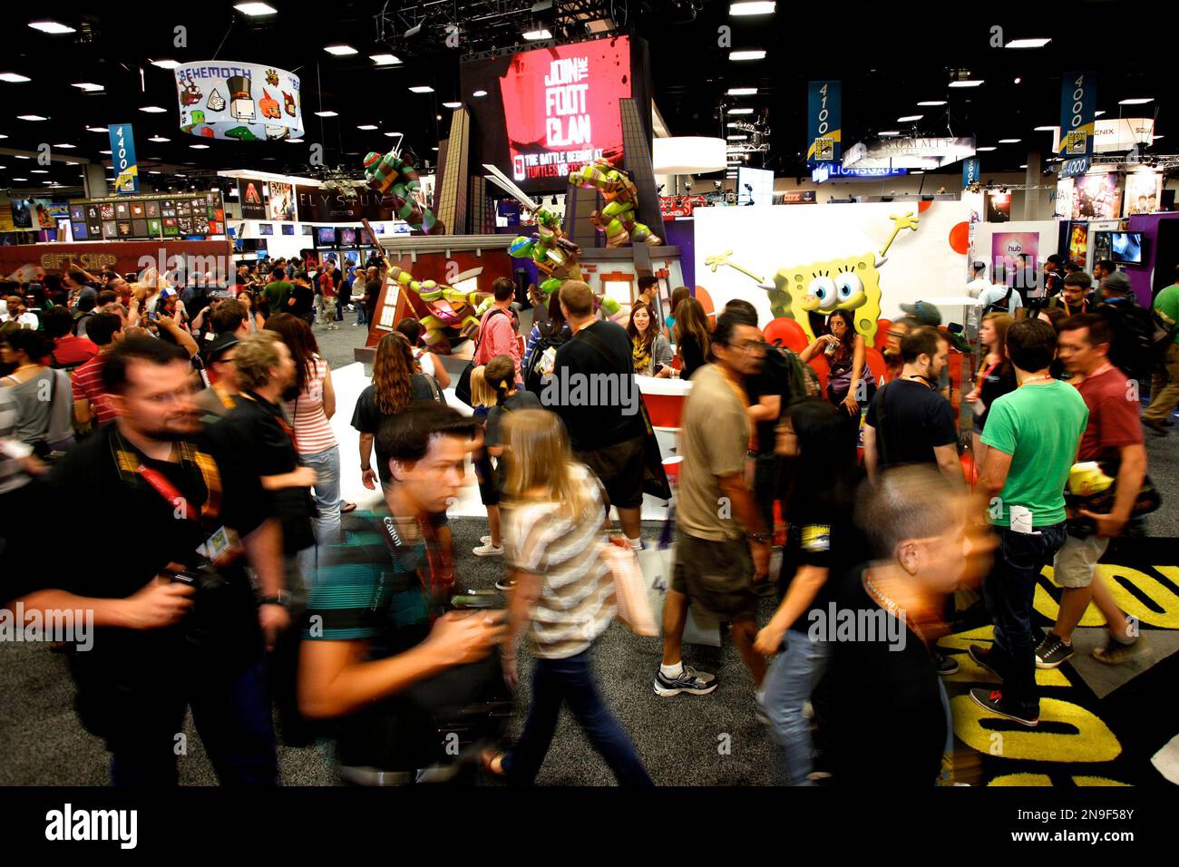 Nickelodeon fans waiting in line at the Nickelodeon booth at Comic-Co ...
