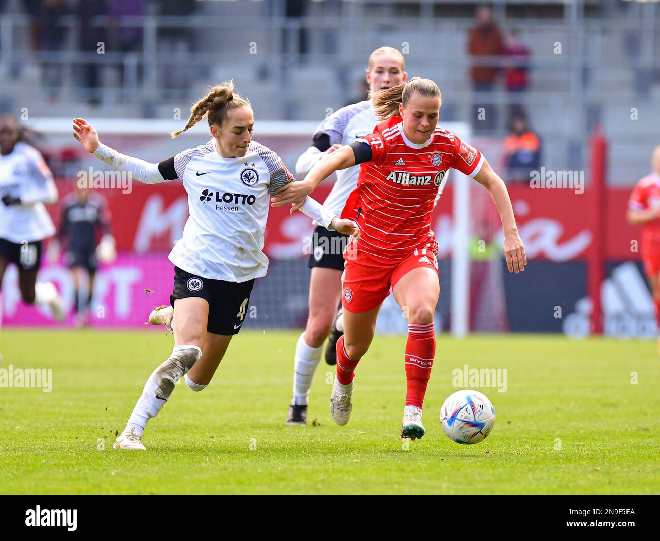 Sophia Kleinherne 4 Frankfurt And Klara Buehl 17 Fc Bayern München