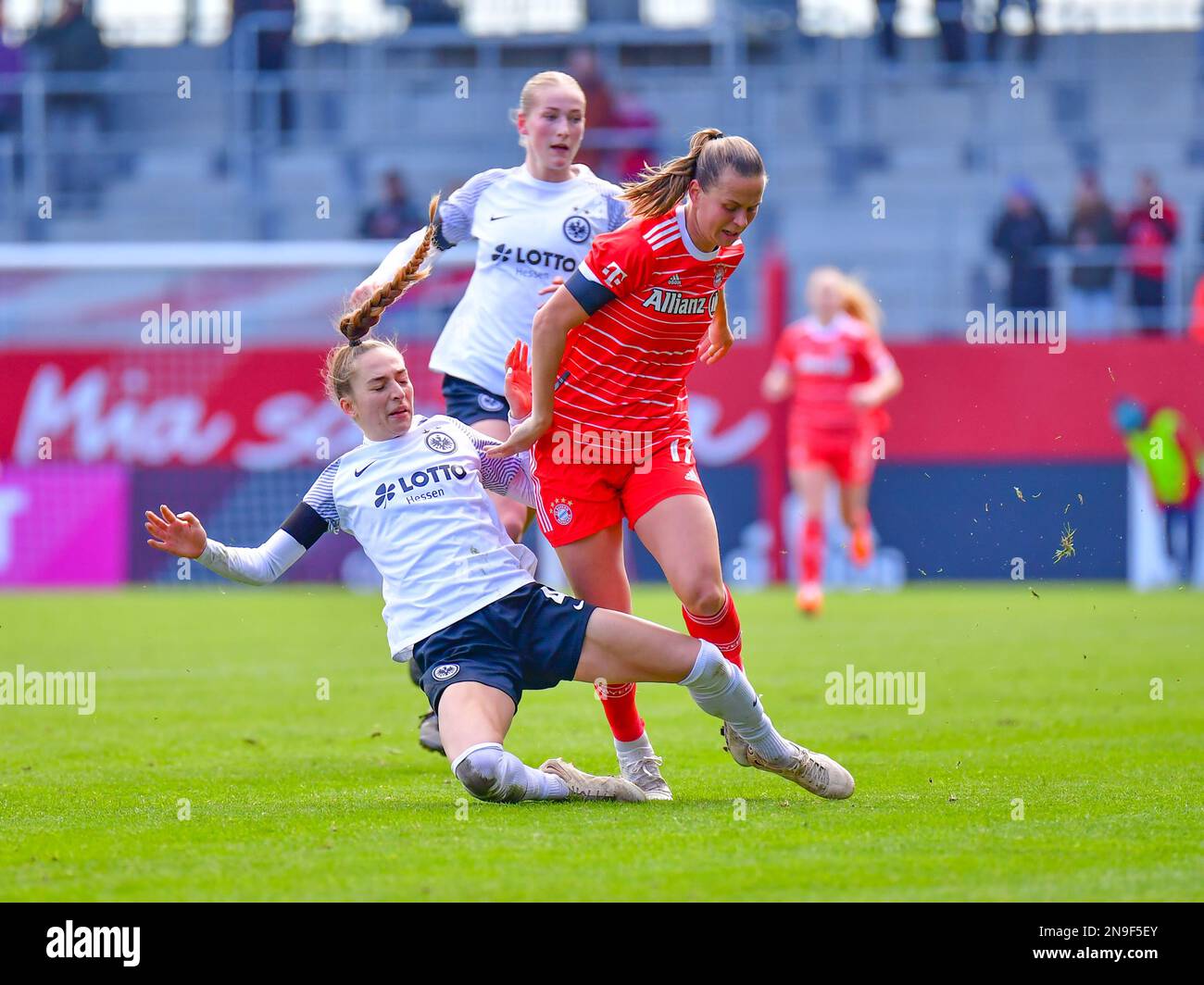 Sophia Kleinherne 4 Frankfurt And Klara Buhl 17 Fc Bayern München