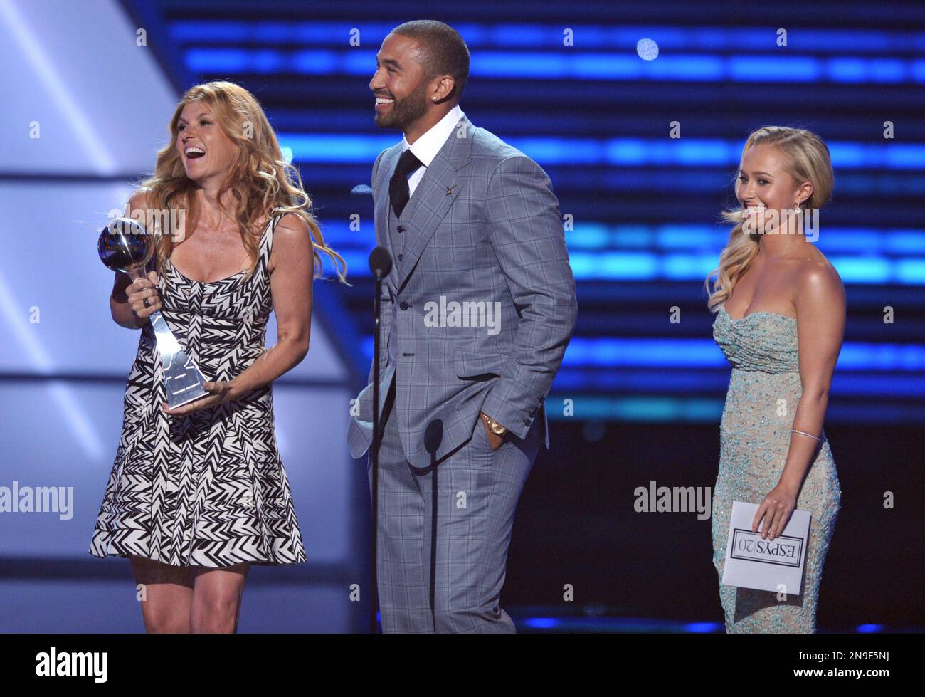 From left, Connie Britton, Los Angeles' Dodgers' Matt Kemp and Hayden ...