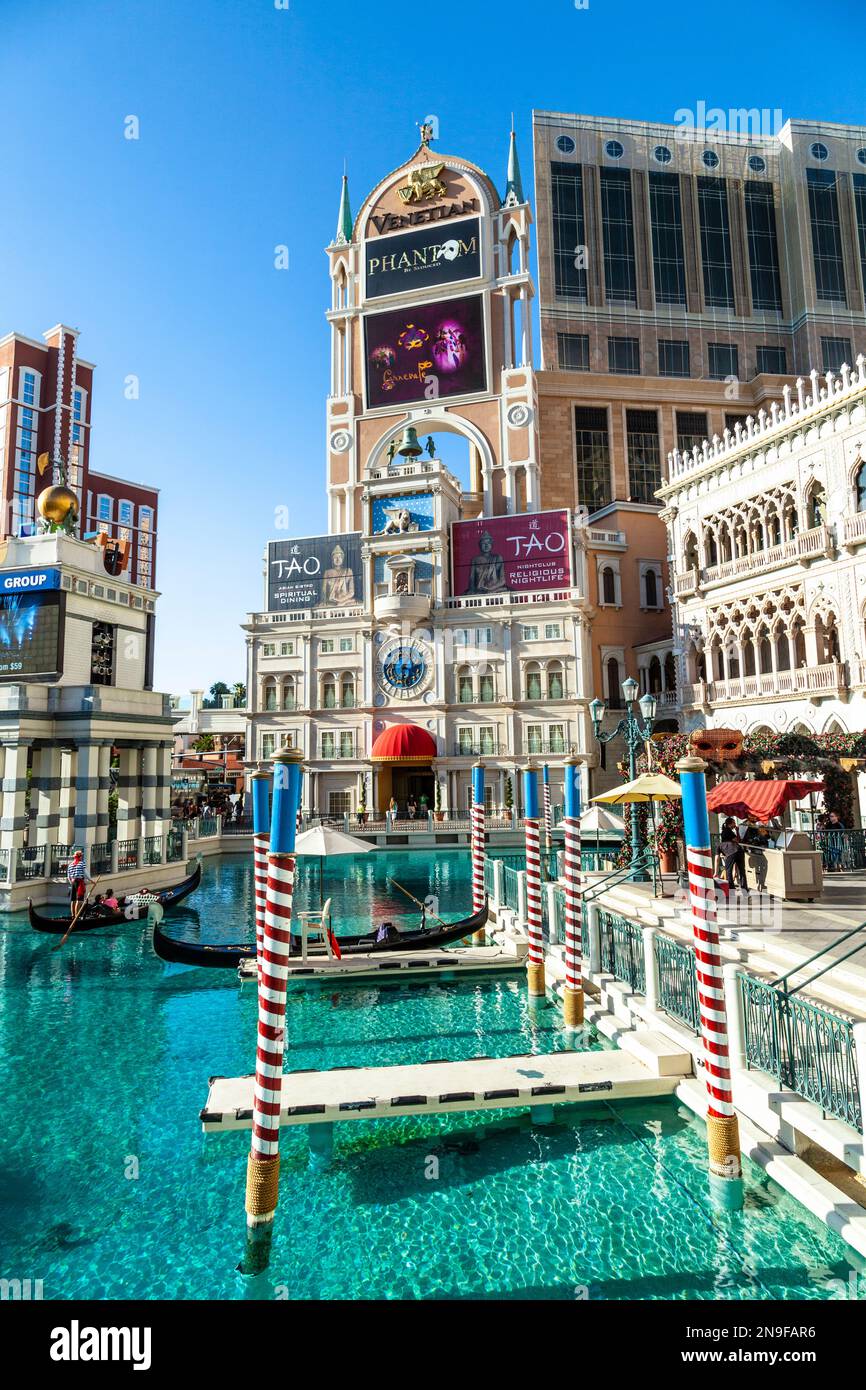 Flutter balcony hi-res stock photography and images - Alamy