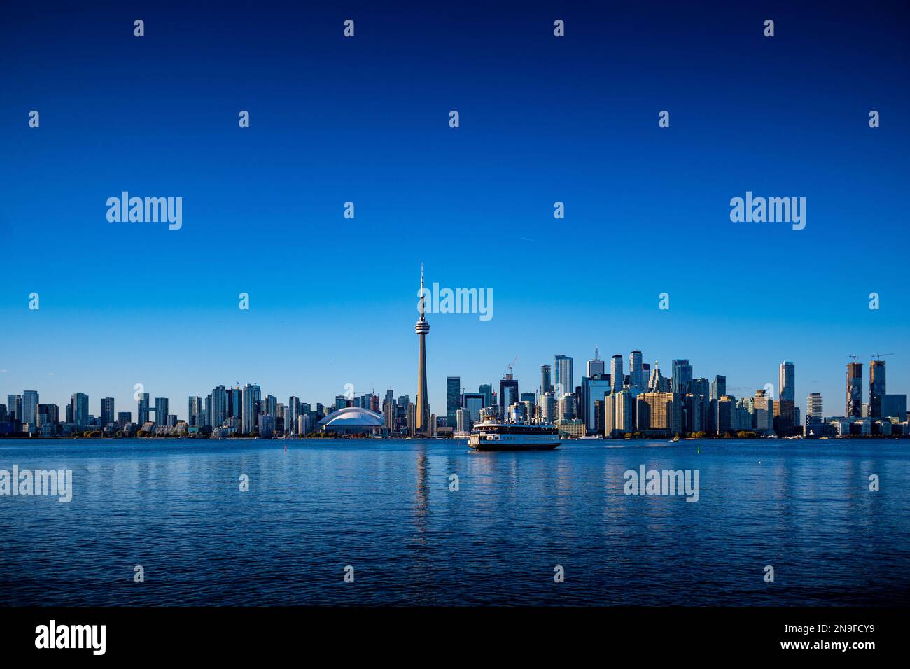 A scenic landscape to Toronto Skyline, view from Toronto Islands Stock ...