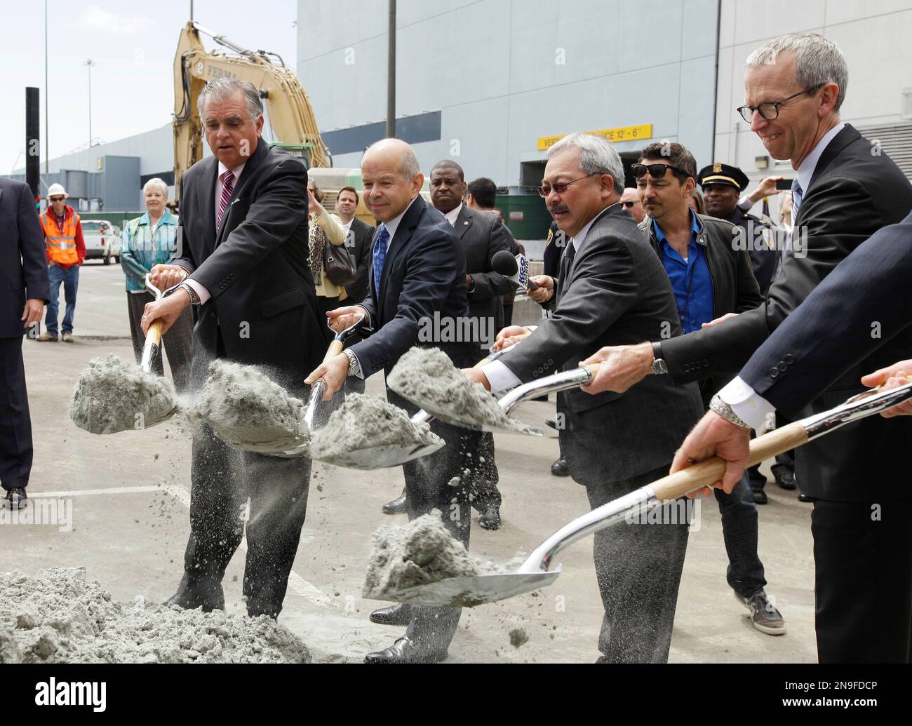 From left, U.S. Transportation Secretary Ray LaHood, Michael Huerta ...