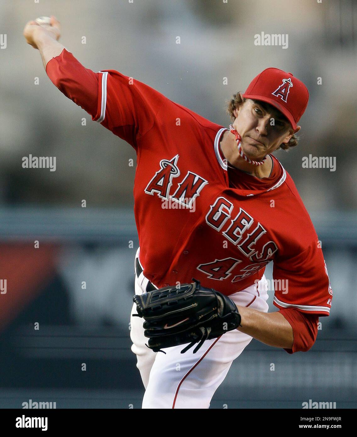 Los Angeles Angels starting pitcher Garrett Richards throws to the ...
