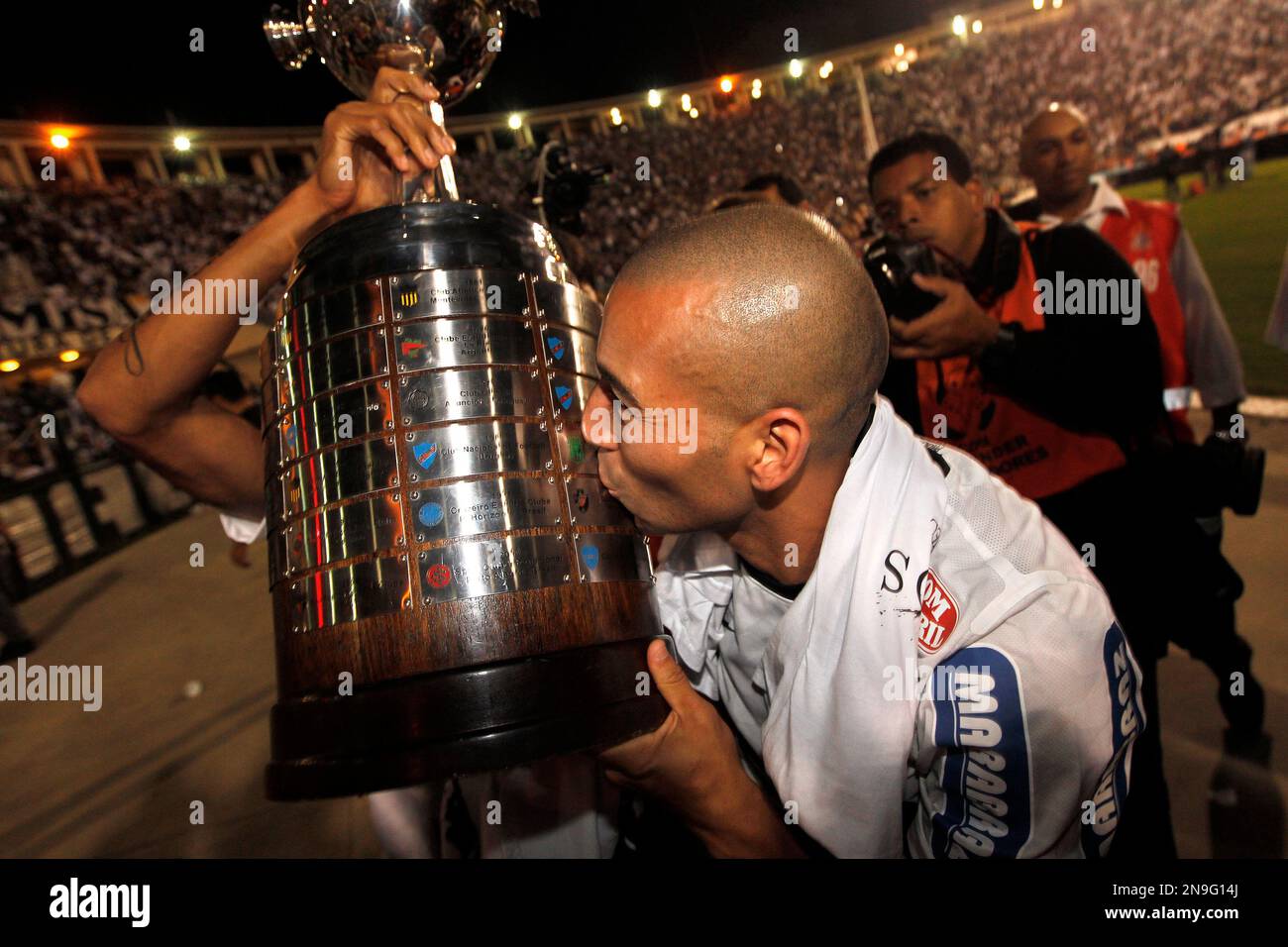 Brazil's Corinthians' Emerson kisses the trophy at the end of the Copa ...