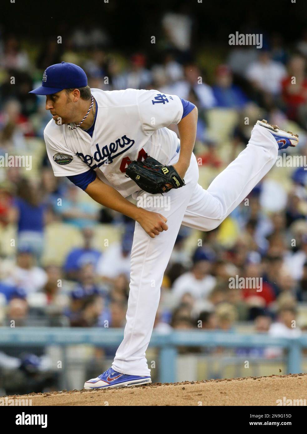 Los Angeles Dodgers starting pitcher Aaron Harang throws to the ...