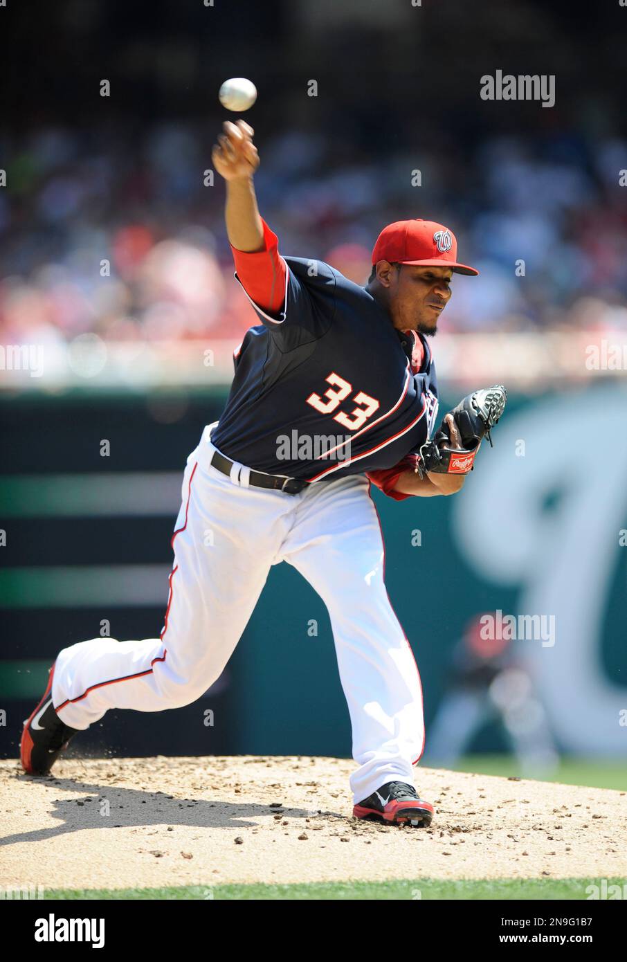Washington Nationals starting pitcher Edwin Jackson (33) delivers a ...