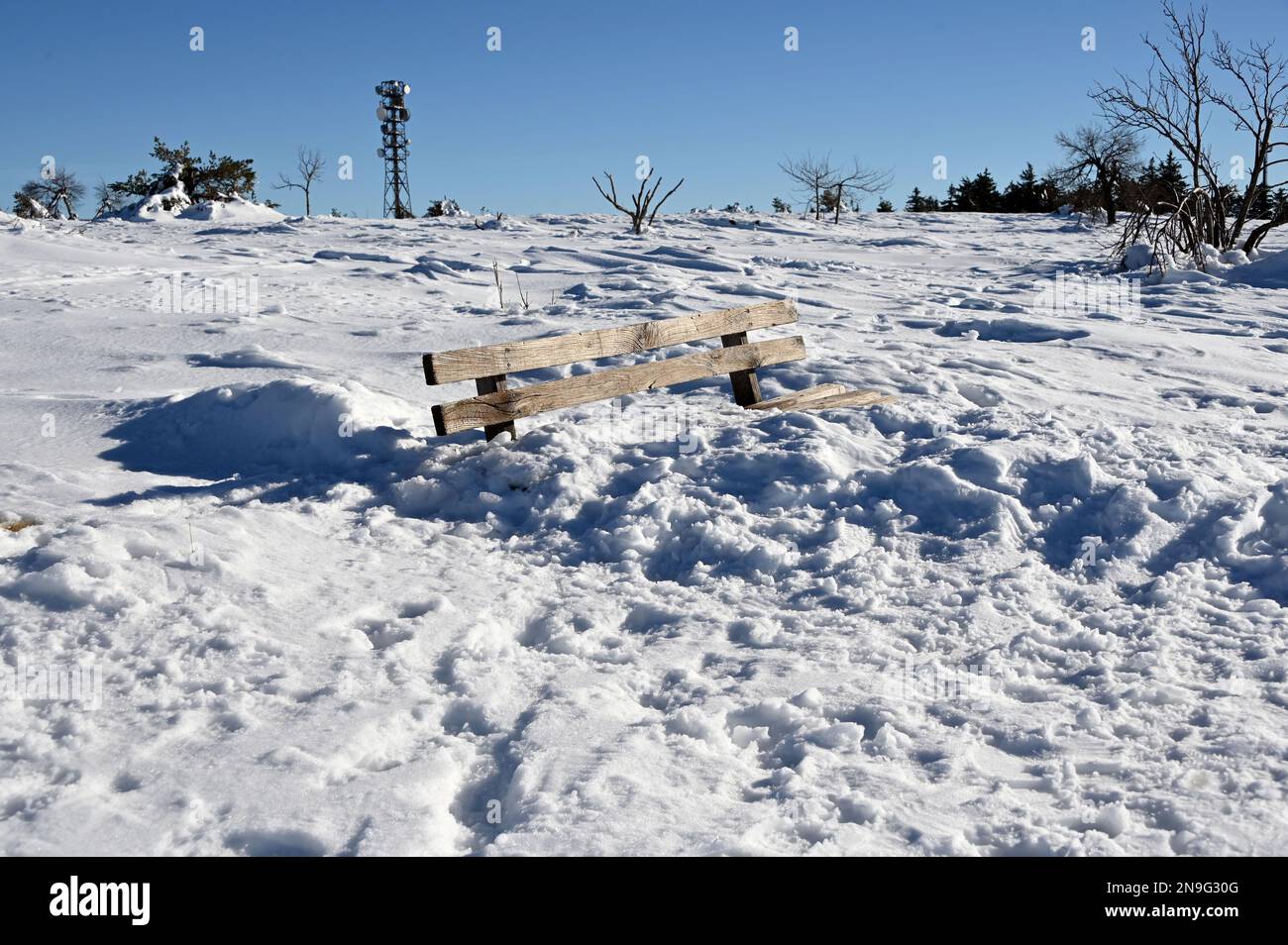 Seebach, Germany. 12th Feb, 2023. In sunshine and snow-covered ground ...